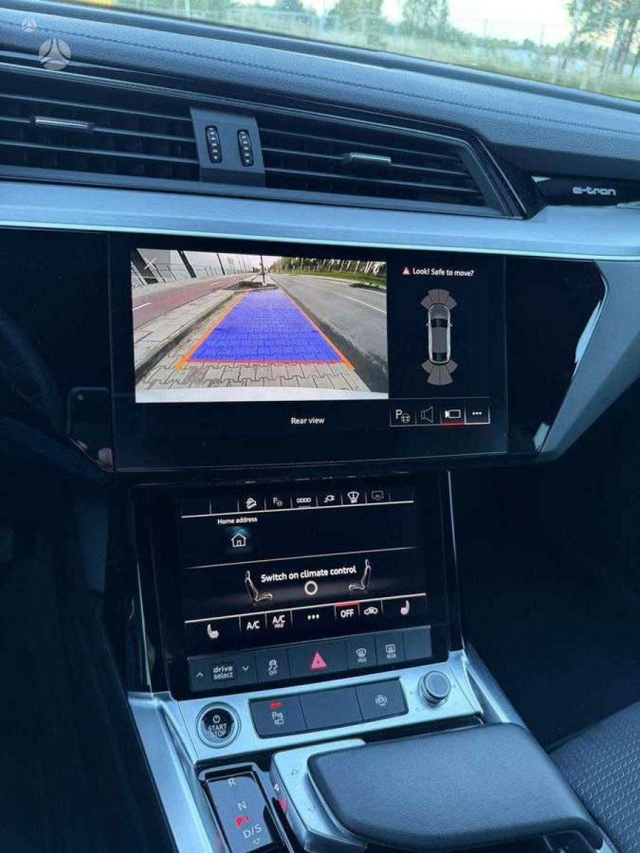 White Audi E-Tron 2022 in Vilnius, with an engine capacity of 0.00 L and mileage of 69 thousand km for 34990 €, photo 24 on AUTOMOTO.COM.LV