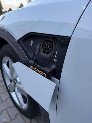 White Audi E-Tron 2022 in Vilnius, with an engine capacity of 0.00 L and mileage of 69 thousand km for 34990 €, photo 30 on AUTOMOTO.COM.LV