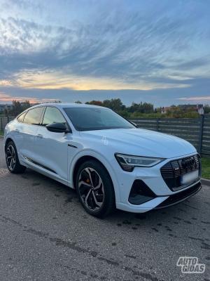 Белый Ауди E-Tron 2022 в Вильнюс, объемом двигателя 0.00 л и пробегом 99 тыс. км за 39700 €, фото  на AUTOMOTO.COM.LV