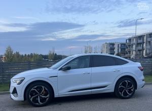 Белый Ауди E-Tron 2022 в Вильнюс, объемом двигателя 0.00 л и пробегом 99 тыс. км за 39700 €, фото 5 на AUTOMOTO.COM.LV