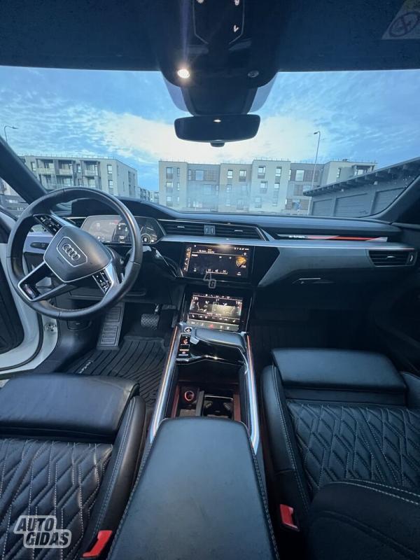 Balts Audi E-Tron 2022 Viļņa, ar dzinēja tilpumu 0.00 L un nobraukumu 99 tūkst. km par 39700 €, foto 8 vietnē AUTOMOTO.COM.LV