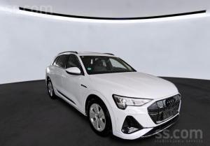 Белый Ауди E-Tron 2023 в Рига, объемом двигателя 0.00 л и пробегом 131 тыс. км за 32990 €, фото 3 на AUTOMOTO.COM.LV