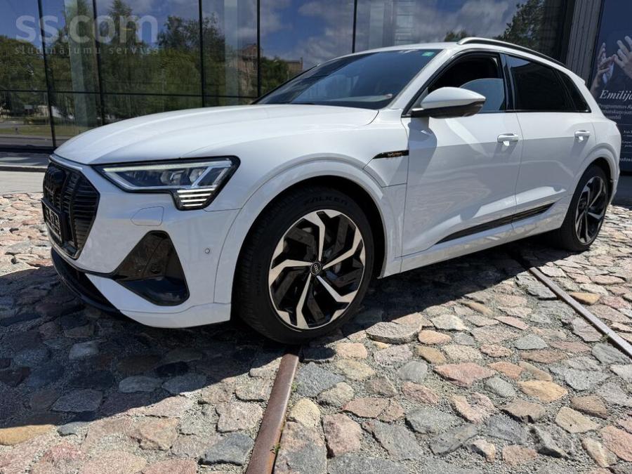 Balts Audi E-Tron 2023 Rīga, ar dzinēja tilpumu 0.00 L un nobraukumu 131 tūkst. km par 31999 €, foto 1 vietnē AUTOMOTO.COM.LV