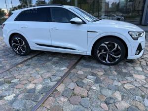 Balts Audi E-Tron 2023 Rīga, ar dzinēja tilpumu 0.00 L un nobraukumu 131 tūkst. km par 31999 €, foto 5 vietnē AUTOMOTO.COM.LV