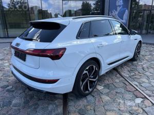 Balts Audi E-Tron 2023 Rīga, ar dzinēja tilpumu 0.00 L un nobraukumu 131 tūkst. km par 31999 €, foto 6 vietnē AUTOMOTO.COM.LV