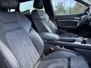 Balts Audi E-Tron 2023 Rīga, ar dzinēja tilpumu 0.00 L un nobraukumu 131 tūkst. km par 31999 €, foto 11 vietnē AUTOMOTO.COM.LV