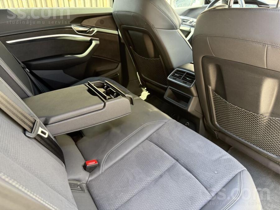 Balts Audi E-Tron 2023 Rīga, ar dzinēja tilpumu 0.00 L un nobraukumu 131 tūkst. km par 31999 €, foto 17 vietnē AUTOMOTO.COM.LV
