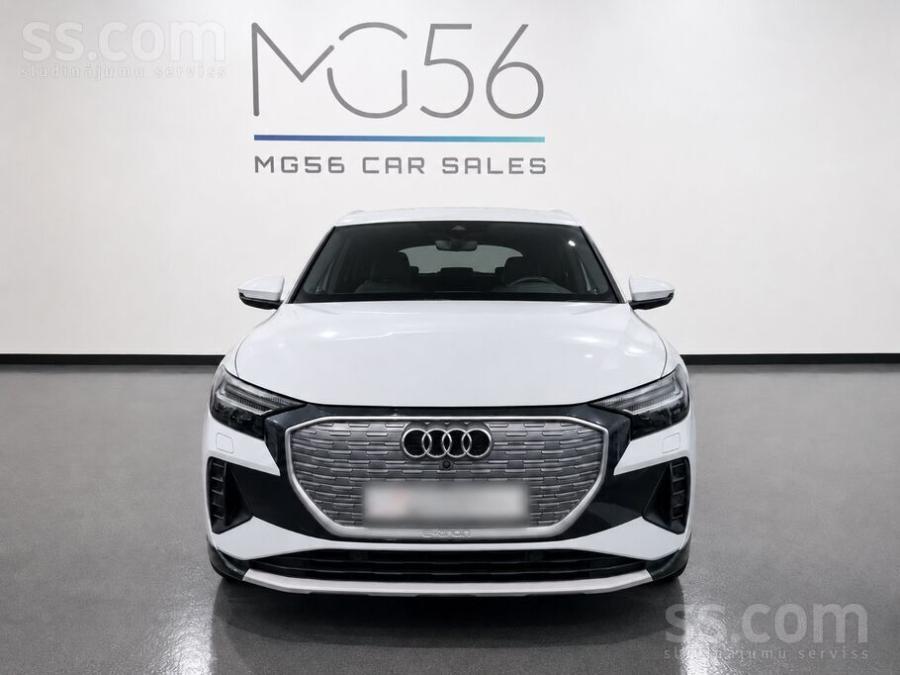 White Audi E-Tron 2023 in Riga, with an engine capacity of 0.00 L and mileage of 104 thousand km for 35990 €, photo 3 on AUTOMOTO.COM.LV