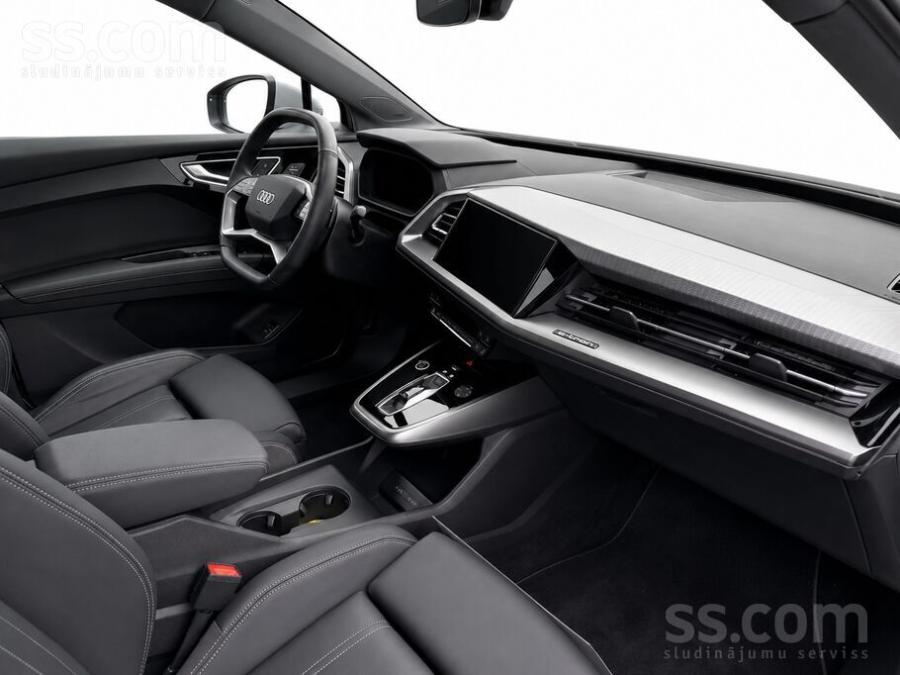 White Audi E-Tron 2023 in Riga, with an engine capacity of 0.00 L and mileage of 104 thousand km for 35990 €, photo 9 on AUTOMOTO.COM.LV