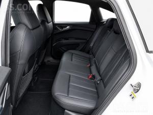 White Audi E-Tron 2023 in Riga, with an engine capacity of 0.00 L and mileage of 104 thousand km for 35990 €, photo 10 on AUTOMOTO.COM.LV
