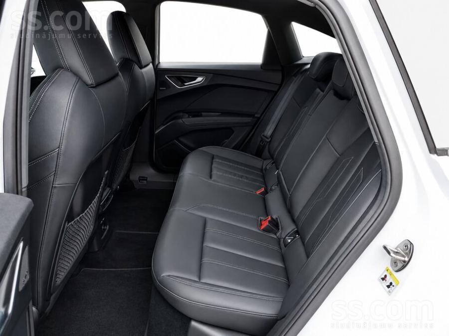 White Audi E-Tron 2023 in Riga, with an engine capacity of 0.00 L and mileage of 104 thousand km for 35990 €, photo 10 on AUTOMOTO.COM.LV