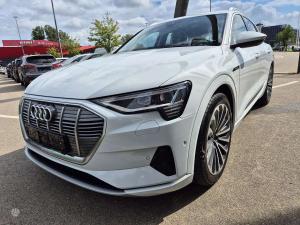 Белый Ауди E-Tron 2023 в Вильнюс, объемом двигателя 0.00 л и пробегом 46 тыс. км за 36000 €, фото 3 на AUTOMOTO.COM.LV