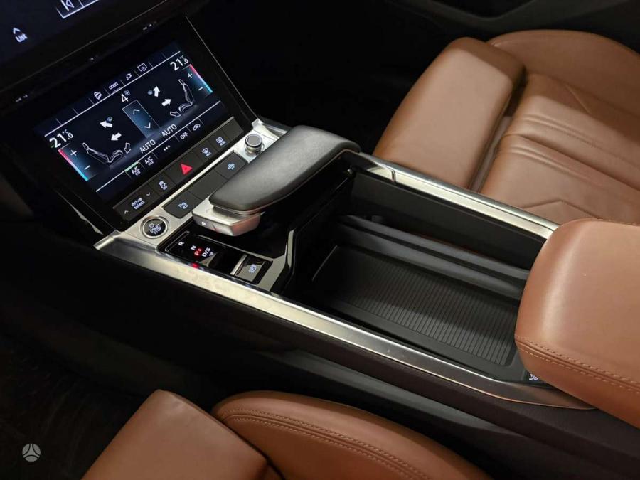 White Audi E-Tron 2023 in Marijampole, with an engine capacity of 0.00 L and mileage of 31 thousand km for 32650 €, photo 5 on AUTOMOTO.COM.LV