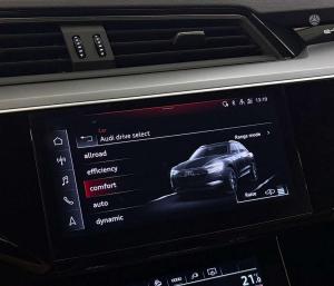 White Audi E-Tron 2023 in Marijampole, with an engine capacity of 0.00 L and mileage of 31 thousand km for 32650 €, photo 7 on AUTOMOTO.COM.LV