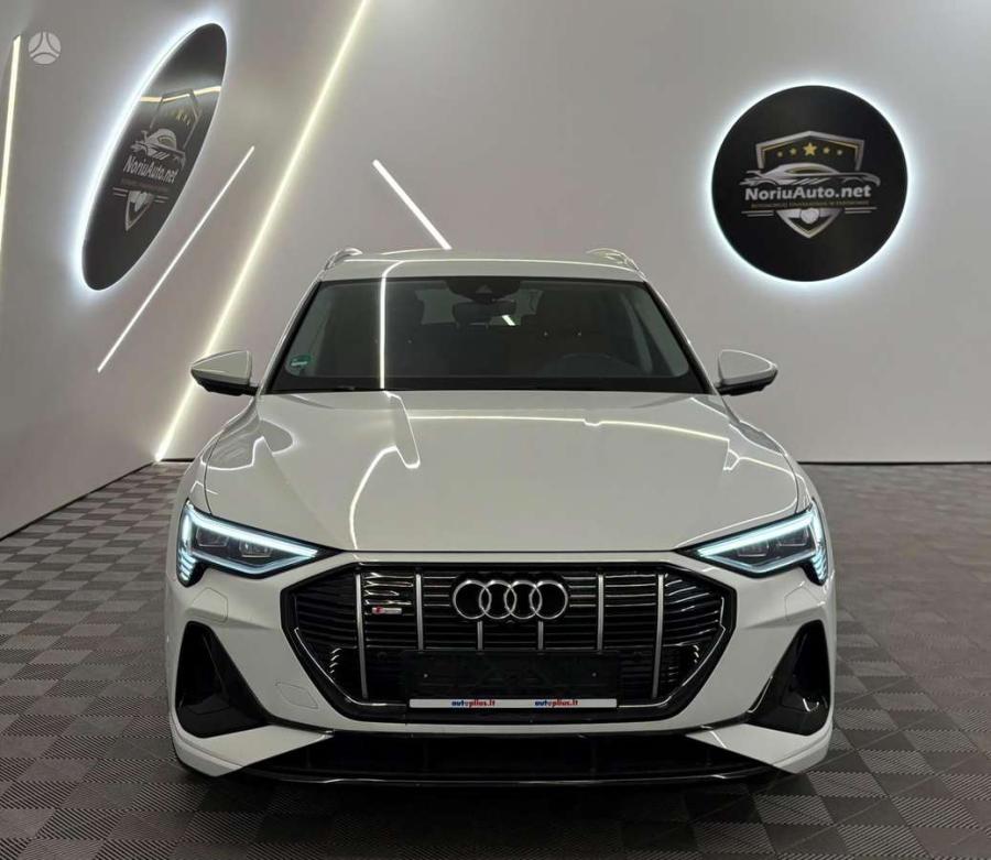 White Audi E-Tron 2023 in Marijampole, with an engine capacity of 0.00 L and mileage of 31 thousand km for 32650 €, photo 11 on AUTOMOTO.COM.LV