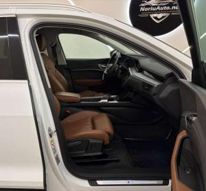 White Audi E-Tron 2023 in Marijampole, with an engine capacity of 0.00 L and mileage of 31 thousand km for 32650 €, photo 15 on AUTOMOTO.COM.LV