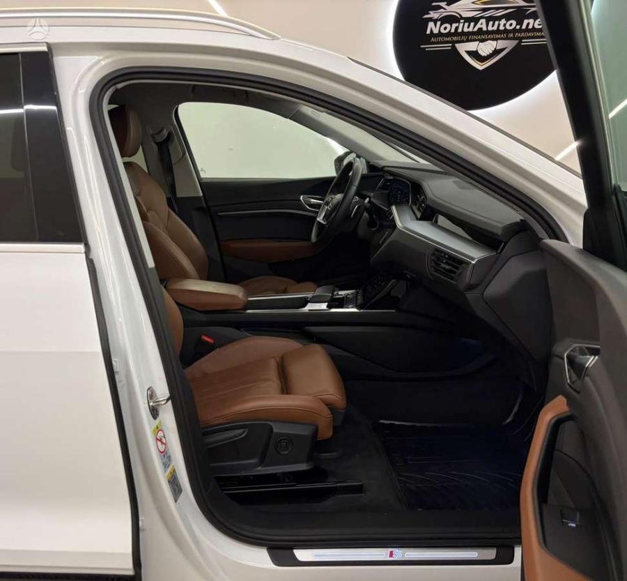 White Audi E-Tron 2023 in Marijampole, with an engine capacity of 0.00 L and mileage of 31 thousand km for 32650 €, photo 15 on AUTOMOTO.COM.LV