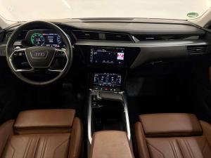 White Audi E-Tron 2023 in Marijampole, with an engine capacity of 0.00 L and mileage of 31 thousand km for 32650 €, photo 20 on AUTOMOTO.COM.LV