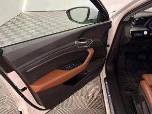 White Audi E-Tron 2023 in Marijampole, with an engine capacity of 0.00 L and mileage of 31 thousand km for 32650 €, photo 27 on AUTOMOTO.COM.LV
