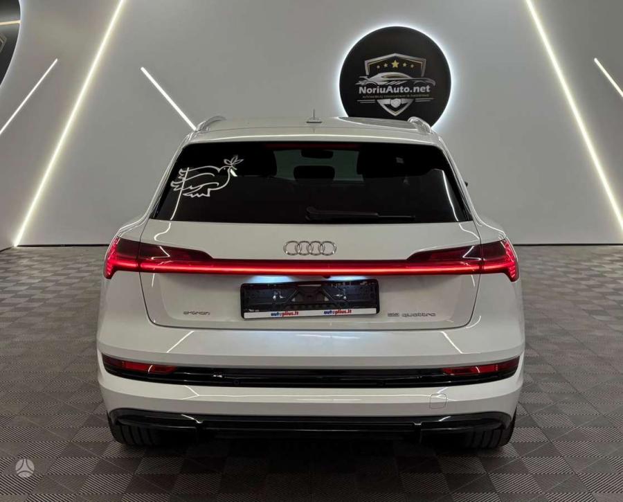 White Audi E-Tron 2023 in Marijampole, with an engine capacity of 0.00 L and mileage of 31 thousand km for 32650 €, photo 31 on AUTOMOTO.COM.LV