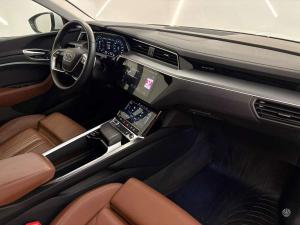 White Audi E-Tron 2023 in Marijampole, with an engine capacity of 0.00 L and mileage of 31 thousand km for 32650 €, photo 17 on AUTOMOTO.COM.LV