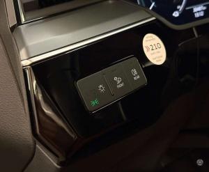 White Audi E-Tron 2023 in Marijampole, with an engine capacity of 0.00 L and mileage of 31 thousand km for 32650 €, photo 24 on AUTOMOTO.COM.LV