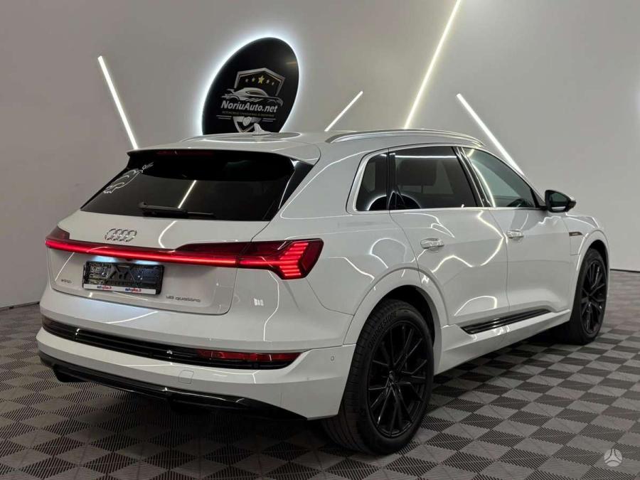 White Audi E-Tron 2023 in Marijampole, with an engine capacity of 0.00 L and mileage of 31 thousand km for 32650 €, photo 29 on AUTOMOTO.COM.LV