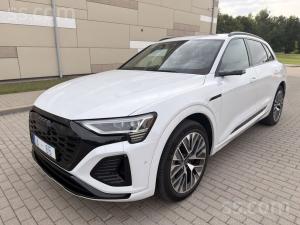 Белый Ауди E-Tron 2023 в Рига, объемом двигателя 0.00 л и пробегом 65 тыс. км за 47900 €, фото  на AUTOMOTO.COM.LV