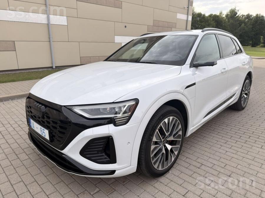 Белый Ауди E-Tron 2023 в Рига, объемом двигателя 0.00 л и пробегом 65 тыс. км за 47900 €, фото 1 на AUTOMOTO.COM.LV