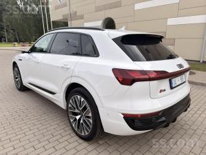 Белый Ауди E-Tron 2023 в Рига, объемом двигателя 0.00 л и пробегом 65 тыс. км за 47900 €, фото 3 на AUTOMOTO.COM.LV