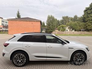 Белый Ауди E-Tron 2023 в Рига, объемом двигателя 0.00 л и пробегом 65 тыс. км за 47900 €, фото 6 на AUTOMOTO.COM.LV