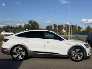 Balts Audi E-Tron 2023 Viļņa, ar dzinēja tilpumu 0.00 L un nobraukumu 48 tūkst. km par 39999 €, foto 3 vietnē AUTOMOTO.COM.LV