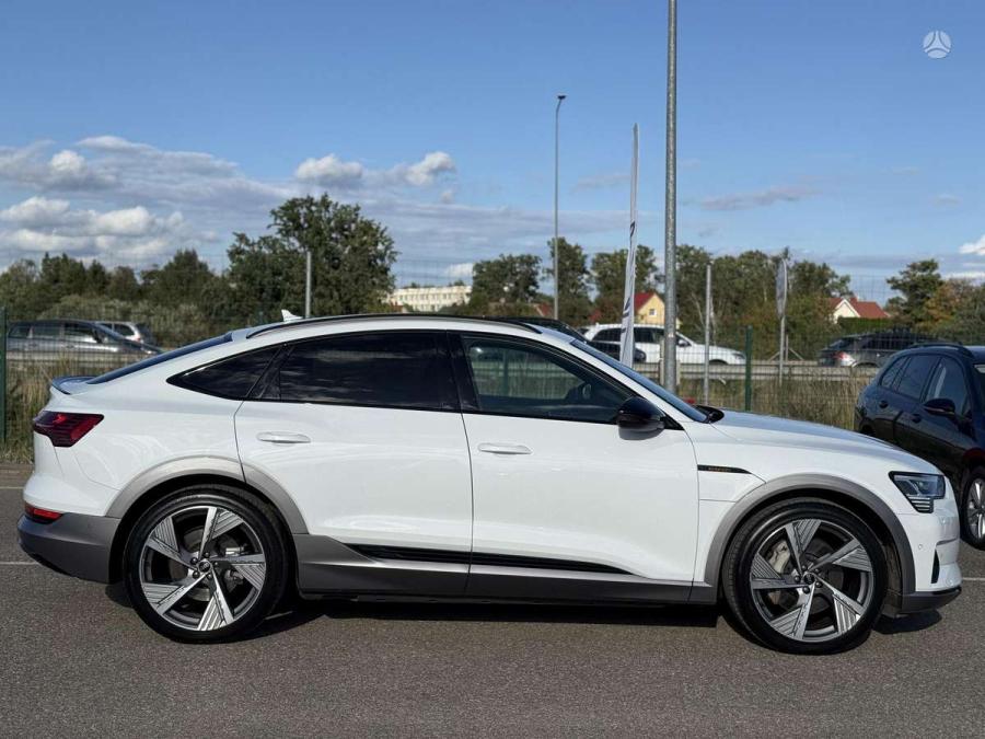 Balts Audi E-Tron 2023 Viļņa, ar dzinēja tilpumu 0.00 L un nobraukumu 48 tūkst. km par 39999 €, foto 5 vietnē AUTOMOTO.COM.LV