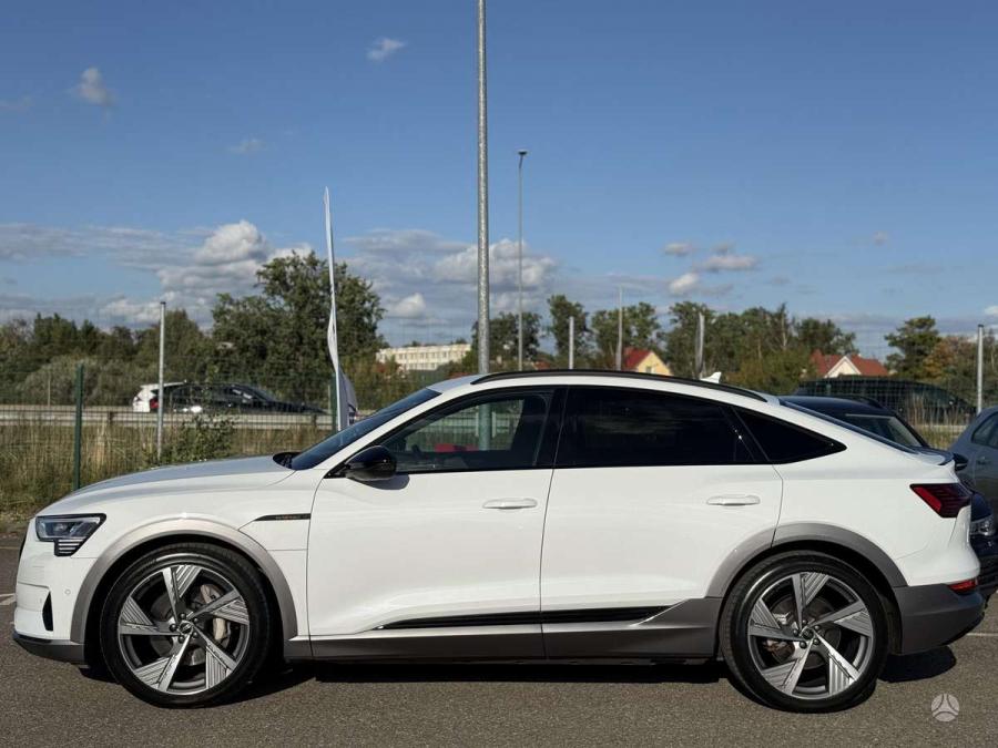 Balts Audi E-Tron 2023 Viļņa, ar dzinēja tilpumu 0.00 L un nobraukumu 48 tūkst. km par 39999 €, foto 9 vietnē AUTOMOTO.COM.LV