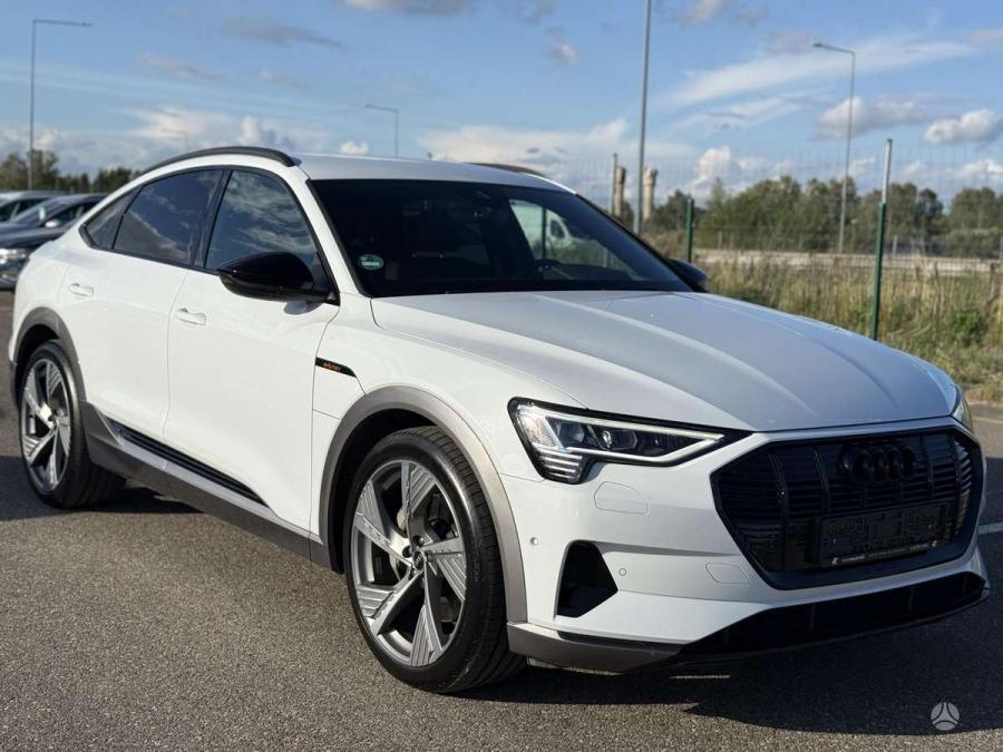 Balts Audi E-Tron 2023 Viļņa, ar dzinēja tilpumu 0.00 L un nobraukumu 48 tūkst. km par 39999 €, foto 10 vietnē AUTOMOTO.COM.LV