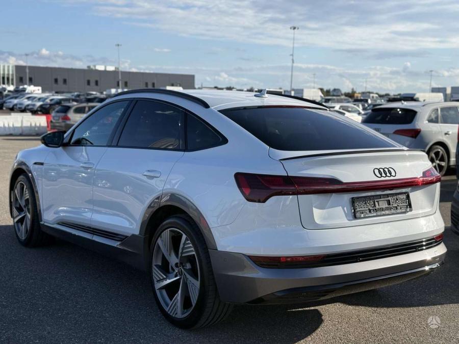 Balts Audi E-Tron 2023 Viļņa, ar dzinēja tilpumu 0.00 L un nobraukumu 48 tūkst. km par 39999 €, foto 12 vietnē AUTOMOTO.COM.LV