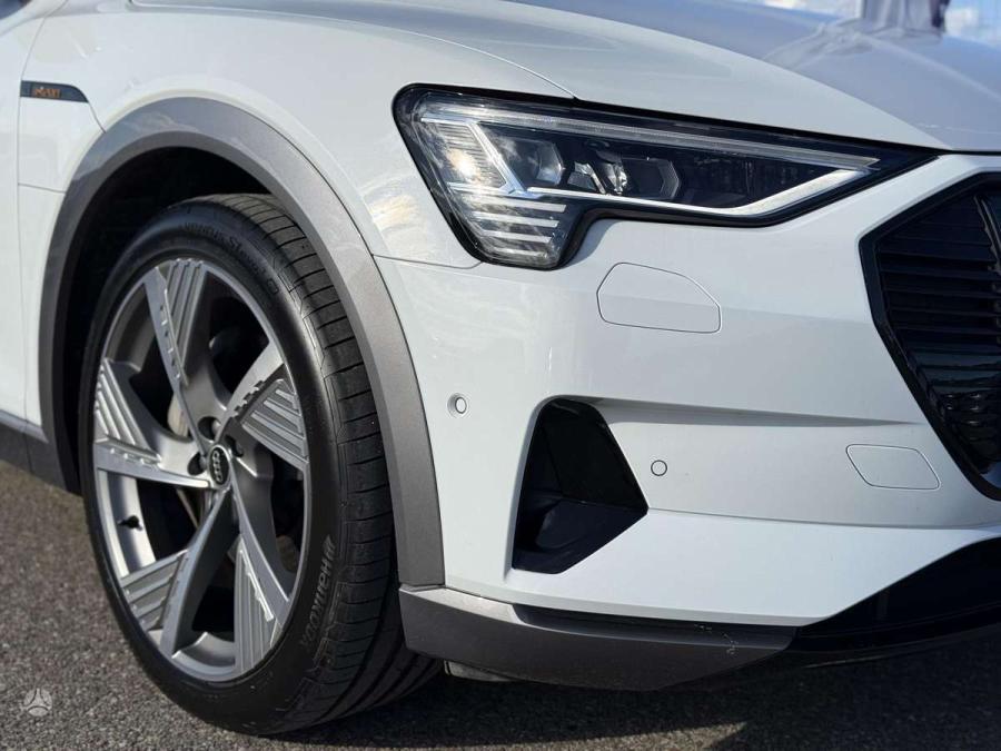 Balts Audi E-Tron 2023 Viļņa, ar dzinēja tilpumu 0.00 L un nobraukumu 48 tūkst. km par 39999 €, foto 13 vietnē AUTOMOTO.COM.LV
