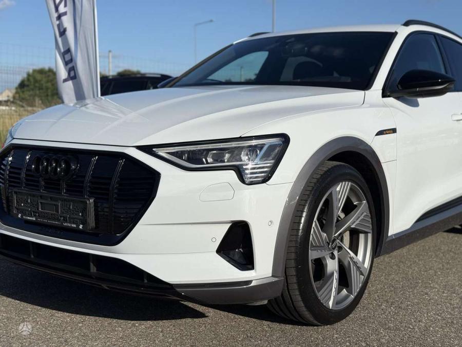 Balts Audi E-Tron 2023 Viļņa, ar dzinēja tilpumu 0.00 L un nobraukumu 48 tūkst. km par 39999 €, foto 17 vietnē AUTOMOTO.COM.LV