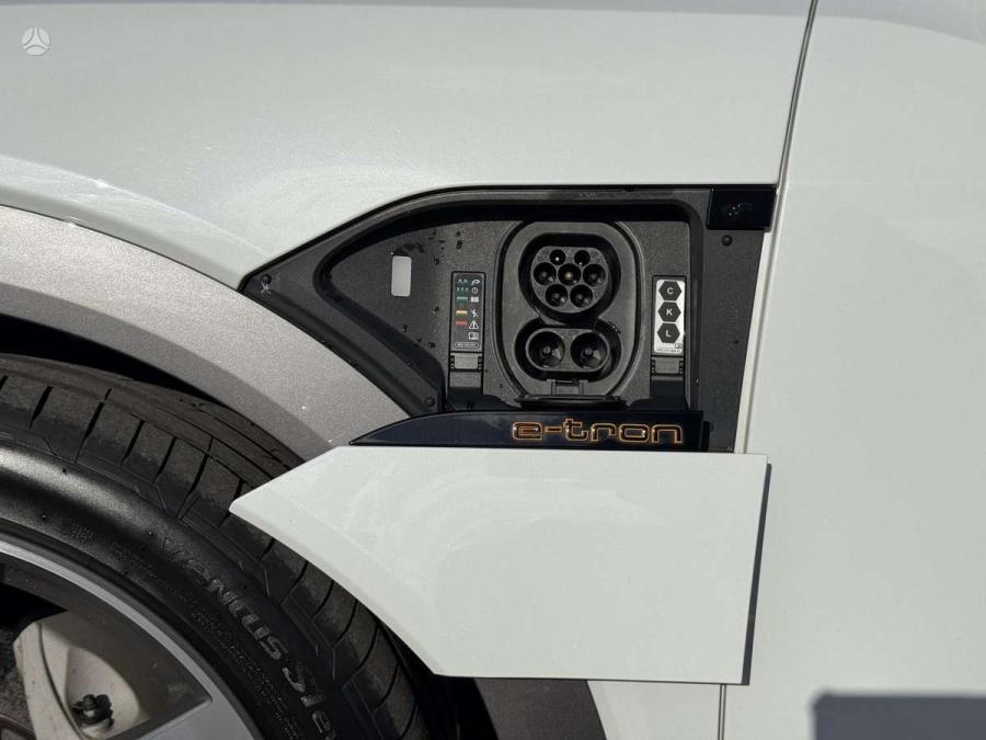 Balts Audi E-Tron 2023 Viļņa, ar dzinēja tilpumu 0.00 L un nobraukumu 48 tūkst. km par 39999 €, foto 18 vietnē AUTOMOTO.COM.LV