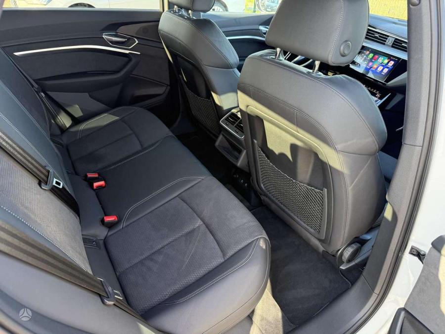 Balts Audi E-Tron 2023 Viļņa, ar dzinēja tilpumu 0.00 L un nobraukumu 48 tūkst. km par 39999 €, foto 40 vietnē AUTOMOTO.COM.LV