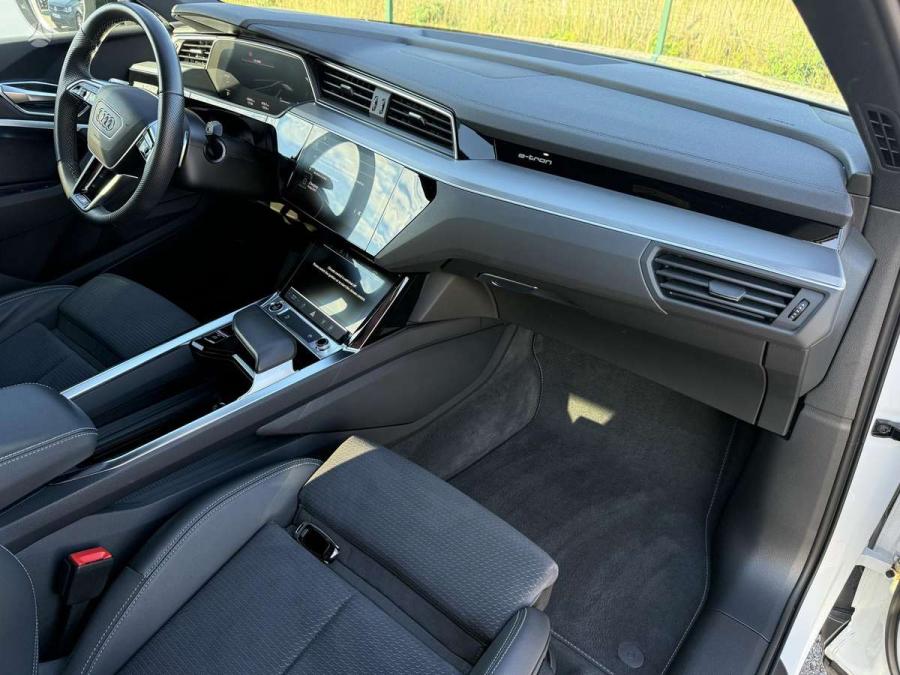 Balts Audi E-Tron 2023 Viļņa, ar dzinēja tilpumu 0.00 L un nobraukumu 48 tūkst. km par 39999 €, foto 41 vietnē AUTOMOTO.COM.LV
