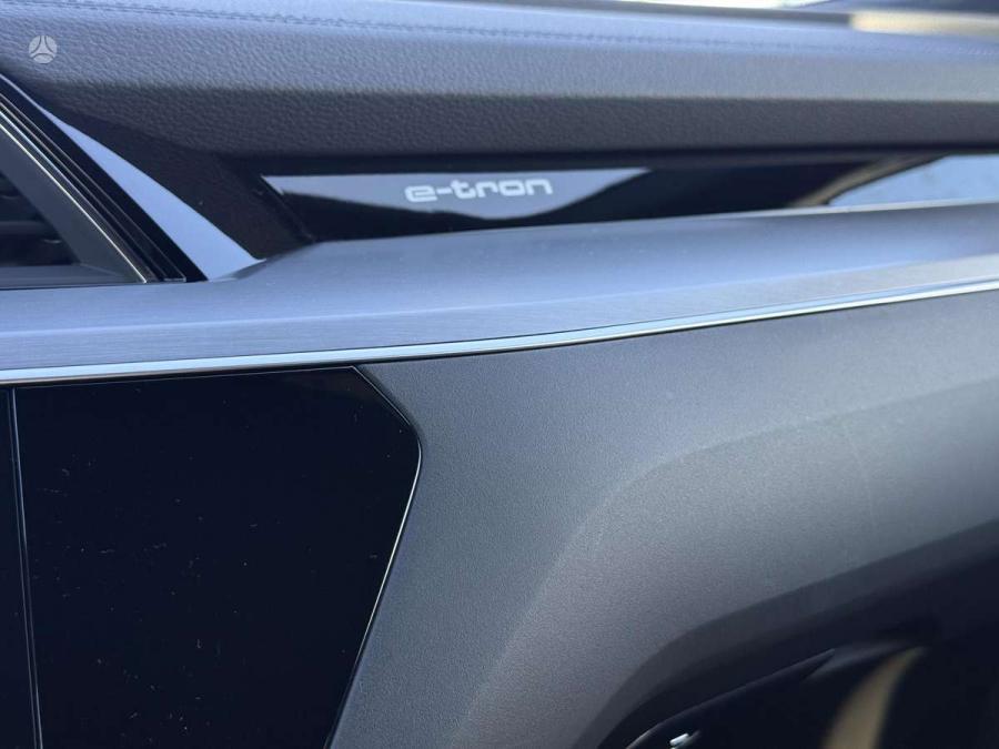 Balts Audi E-Tron 2023 Viļņa, ar dzinēja tilpumu 0.00 L un nobraukumu 48 tūkst. km par 39999 €, foto 45 vietnē AUTOMOTO.COM.LV