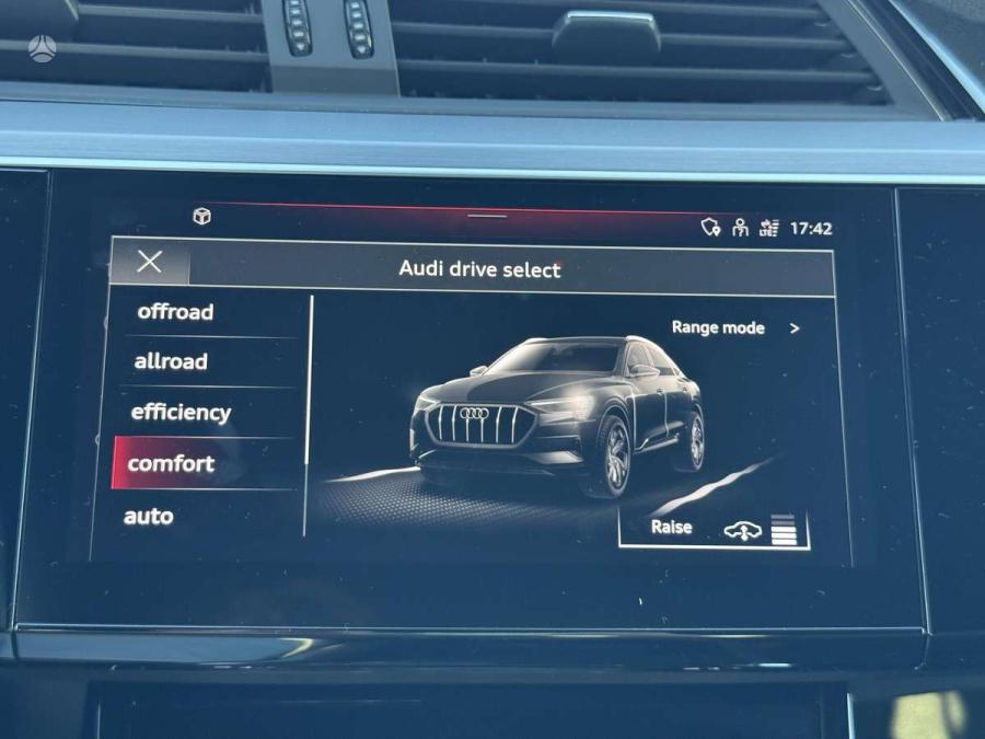 Balts Audi E-Tron 2023 Viļņa, ar dzinēja tilpumu 0.00 L un nobraukumu 48 tūkst. km par 39999 €, foto 46 vietnē AUTOMOTO.COM.LV