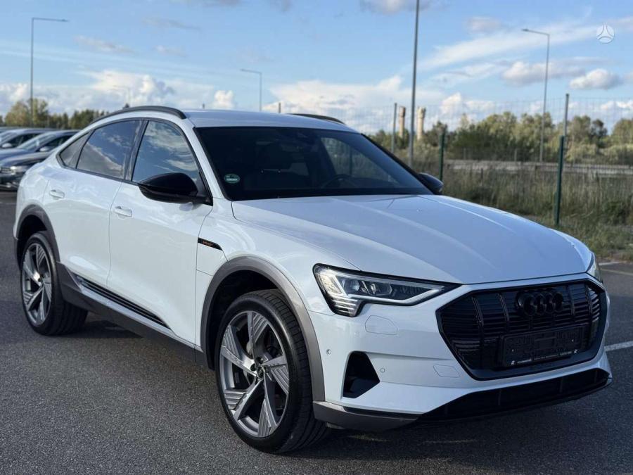 Balts Audi E-Tron 2023 Viļņa, ar dzinēja tilpumu 0.00 L un nobraukumu 48 tūkst. km par 39999 €, foto 49 vietnē AUTOMOTO.COM.LV