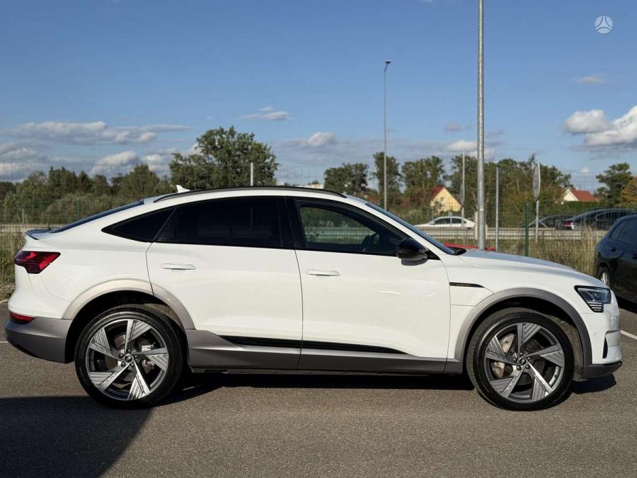Balts Audi E-Tron 2023 Viļņa, ar dzinēja tilpumu 0.00 L un nobraukumu 48 tūkst. km par 39999 €, foto 50 vietnē AUTOMOTO.COM.LV