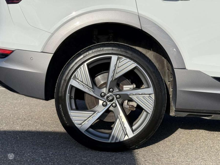 Balts Audi E-Tron 2023 Viļņa, ar dzinēja tilpumu 0.00 L un nobraukumu 48 tūkst. km par 39999 €, foto 51 vietnē AUTOMOTO.COM.LV
