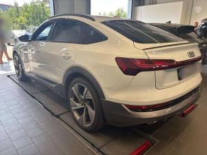 Balts Audi E-Tron 2023 Viļņa, ar dzinēja tilpumu 0.00 L un nobraukumu 48 tūkst. km par 39999 €, foto 59 vietnē AUTOMOTO.COM.LV