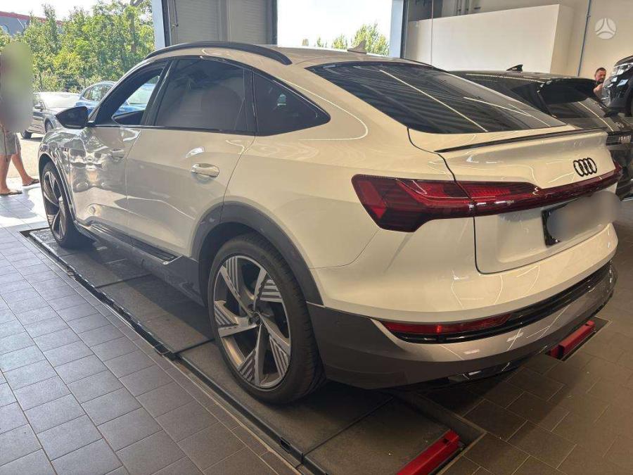 Balts Audi E-Tron 2023 Viļņa, ar dzinēja tilpumu 0.00 L un nobraukumu 48 tūkst. km par 39999 €, foto 59 vietnē AUTOMOTO.COM.LV