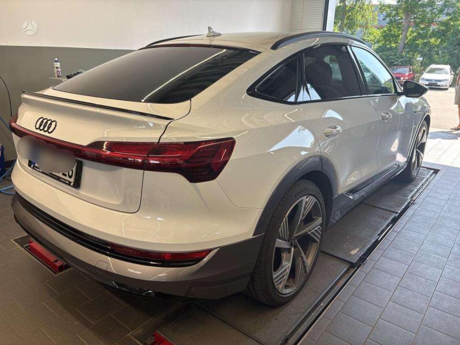 Balts Audi E-Tron 2023 Viļņa, ar dzinēja tilpumu 0.00 L un nobraukumu 48 tūkst. km par 39999 €, foto 60 vietnē AUTOMOTO.COM.LV