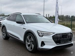 Белый Ауди E-Tron 2023 в Вильнюс, объемом двигателя 0.00 л и пробегом 48 тыс. км за 39500 €, фото  на AUTOMOTO.COM.LV